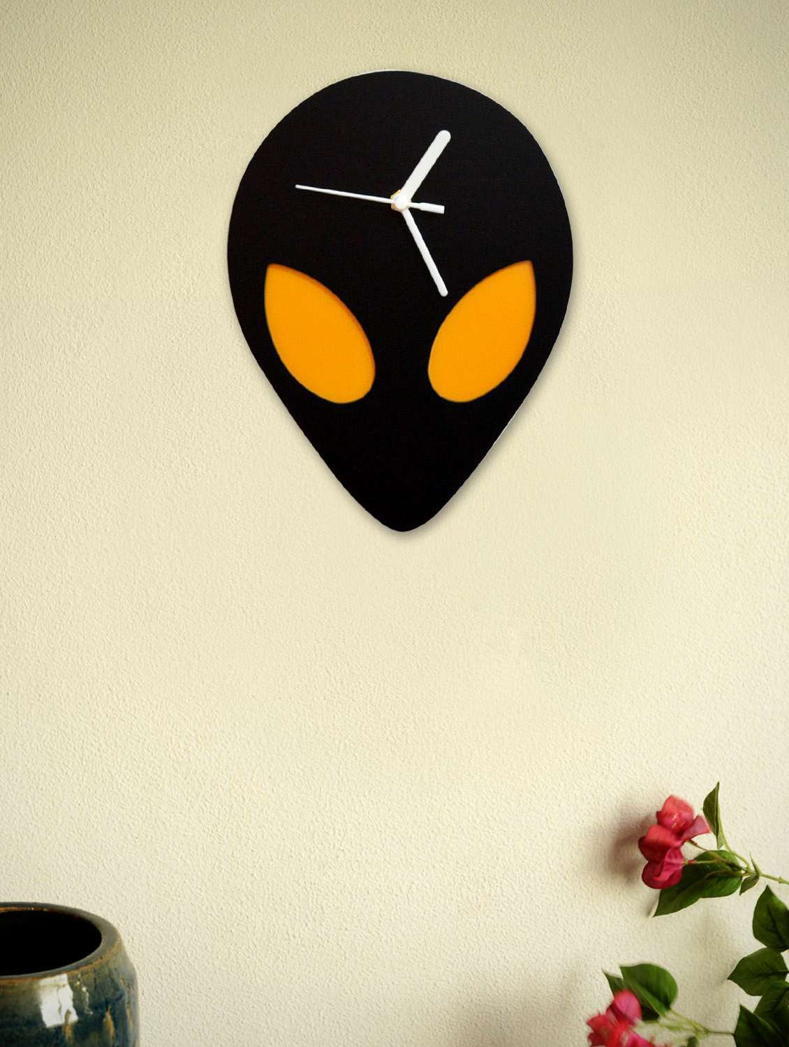 Buy online Yellow Eyes Alien Clock from Clocks for Unisex by Silhouette ...